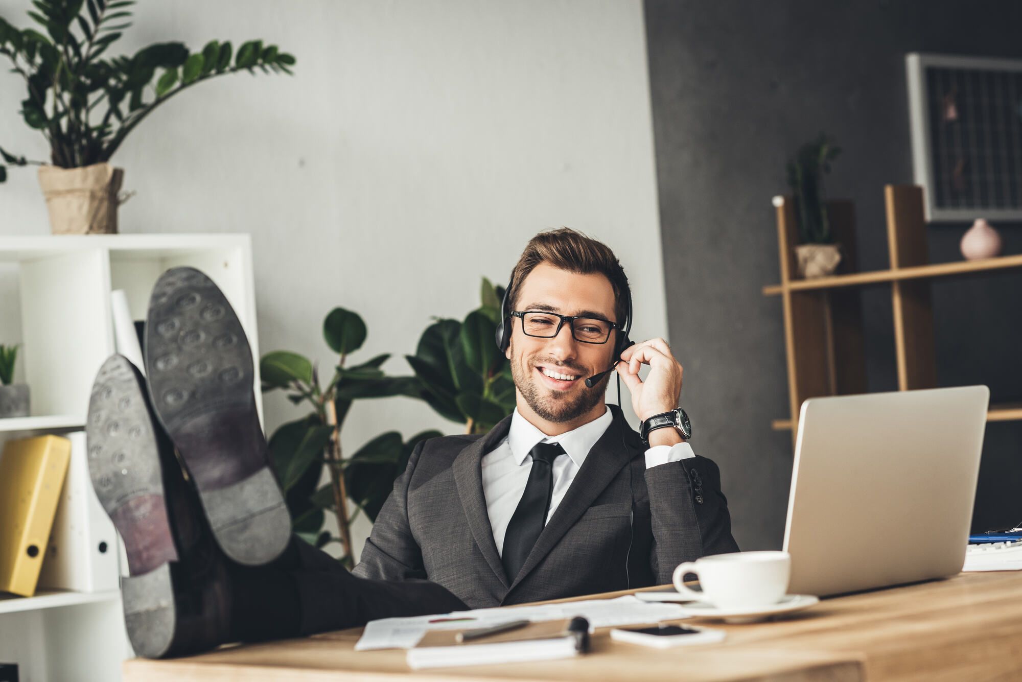 Selling Over the Phone Explained: 10 Call Sales Tips